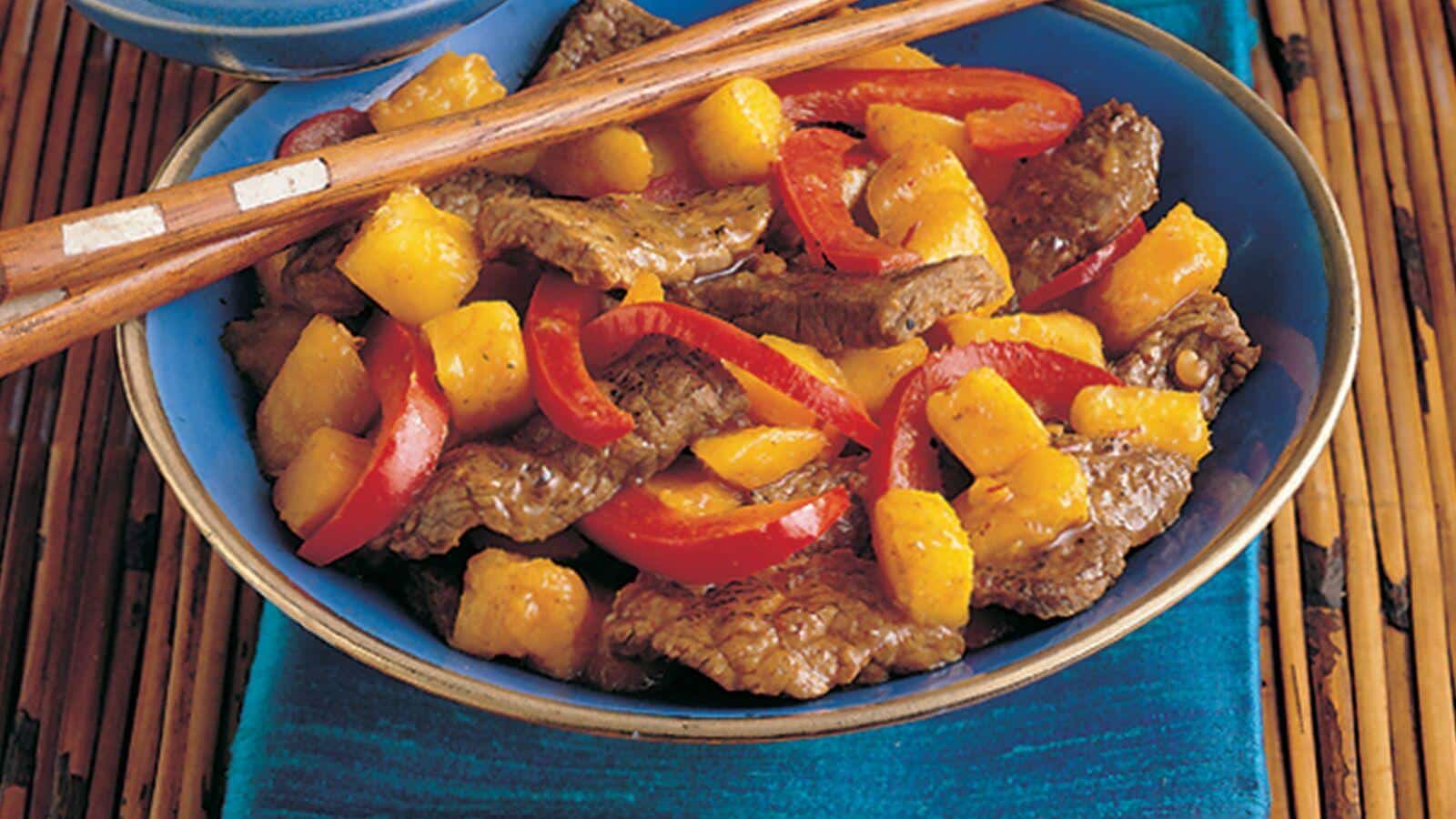 Chinese Mango Beef with Red Bell Pepper, Ginger, and Cashew Nuts