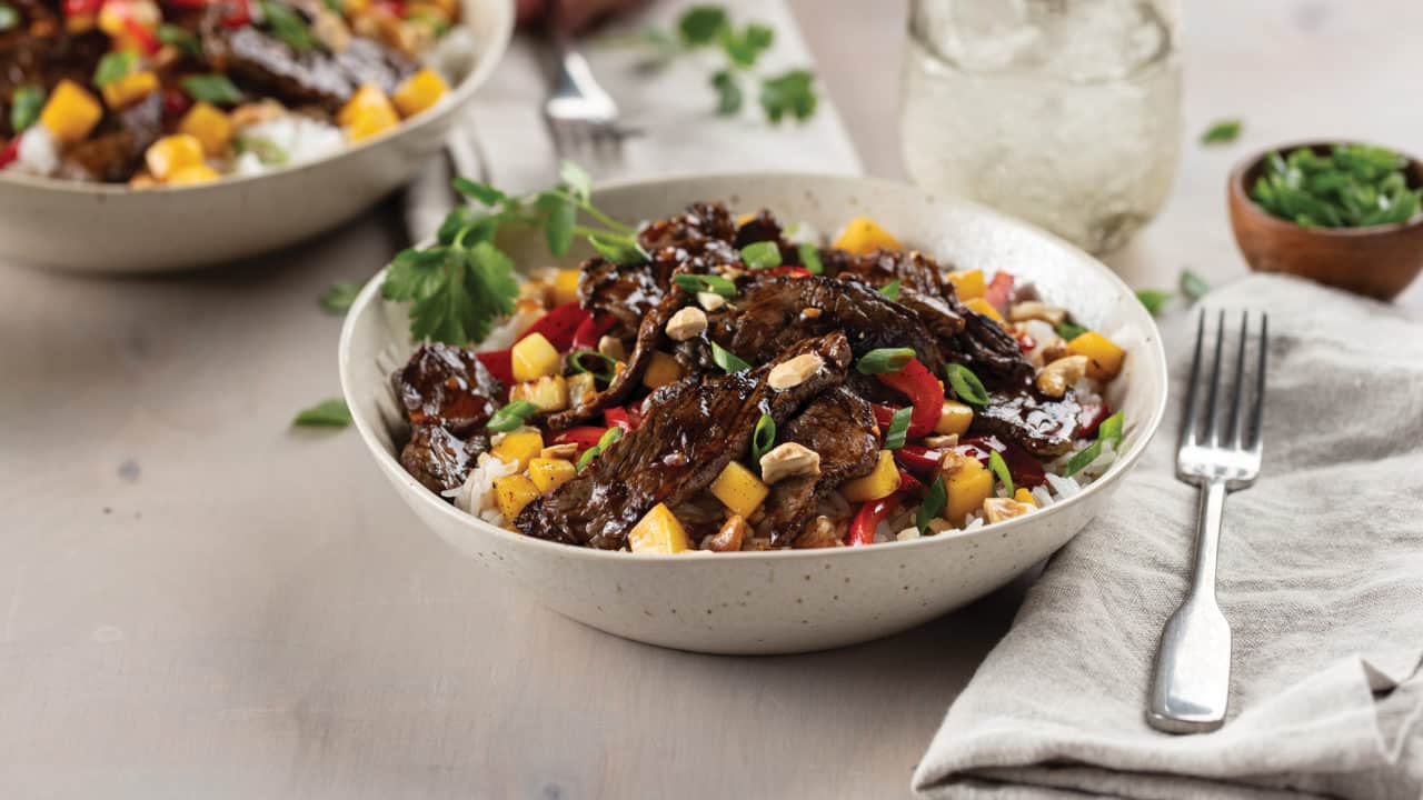 Chinese Mango Beef with Red Bell Pepper, Ginger, and Cashew Nuts